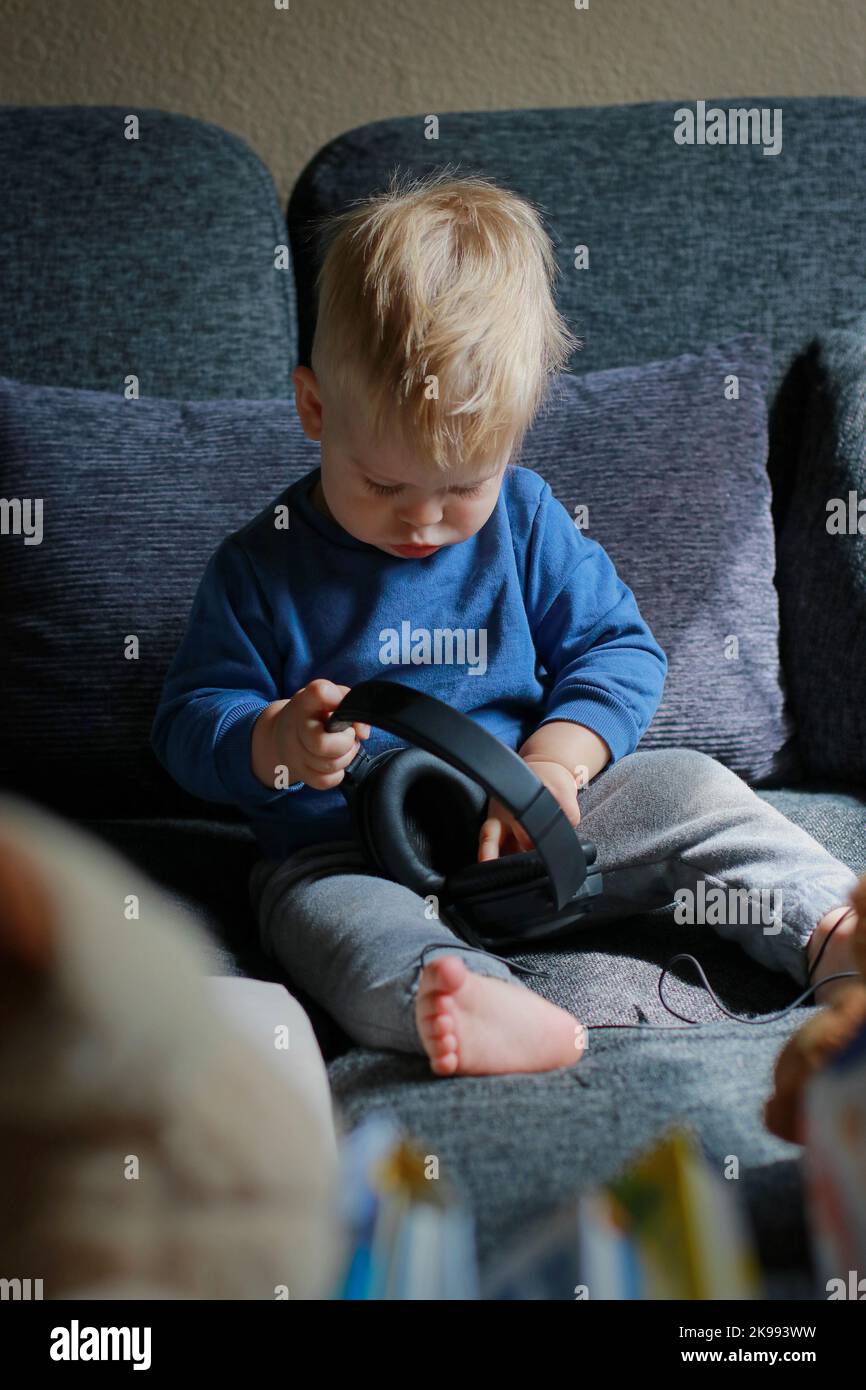 Boy with headset hi-res stock photography and images - Alamy