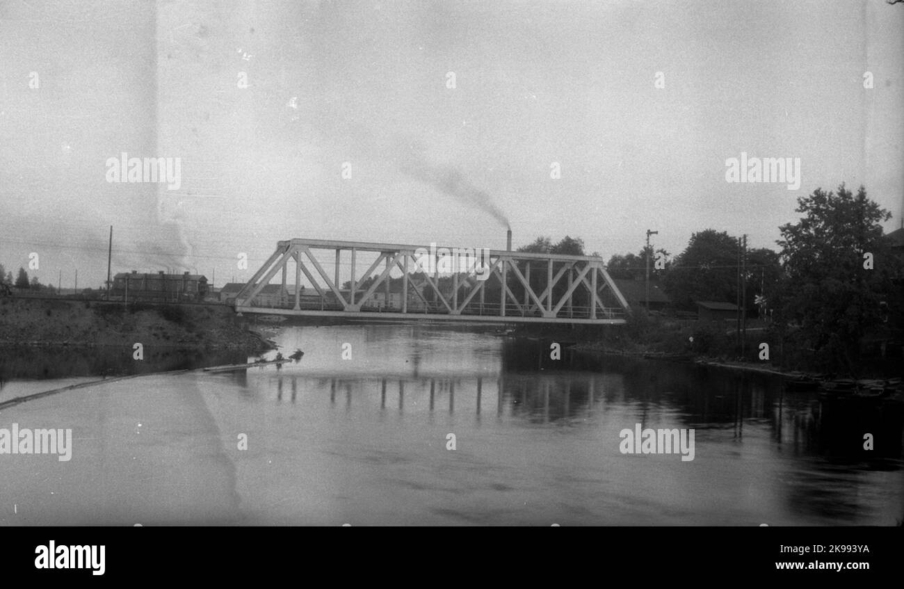 Bridge over trains Black and White Stock Photos & Images - Alamy