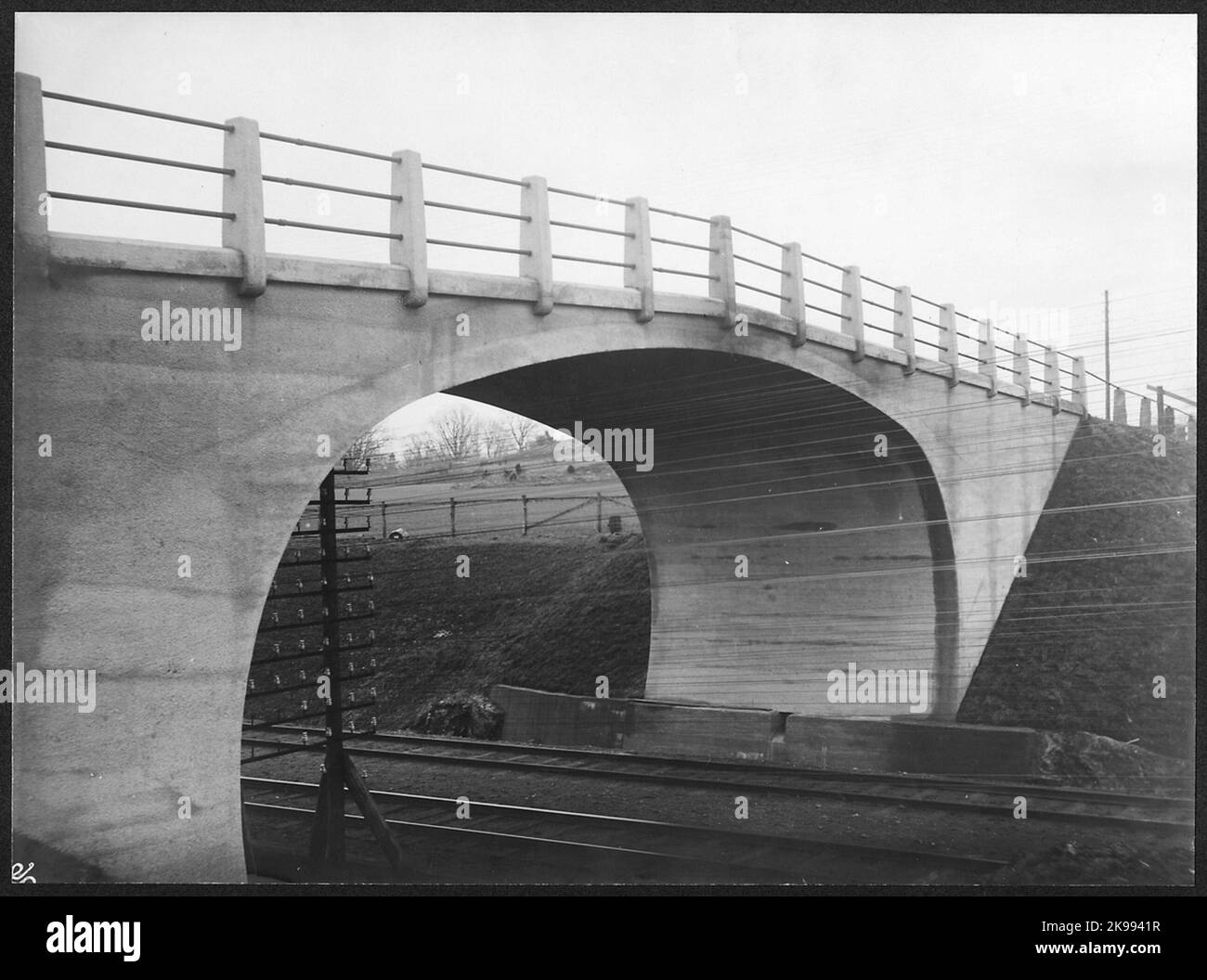 Rail road bridge over Black and White Stock Photos & Images - Alamy