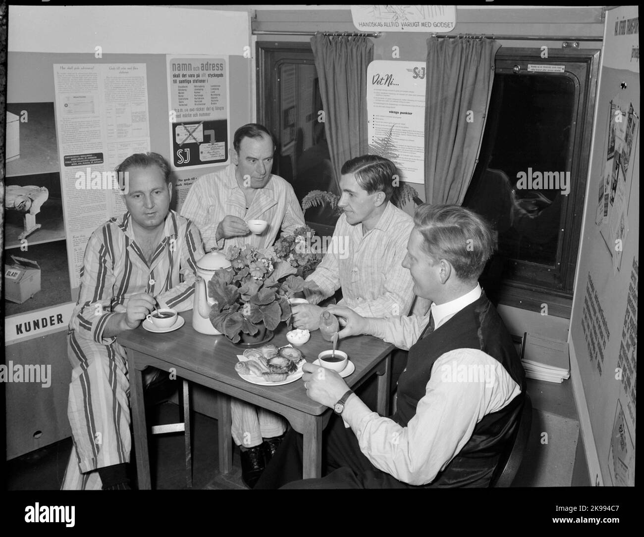 Train meals hi-res stock photography and images - Alamy