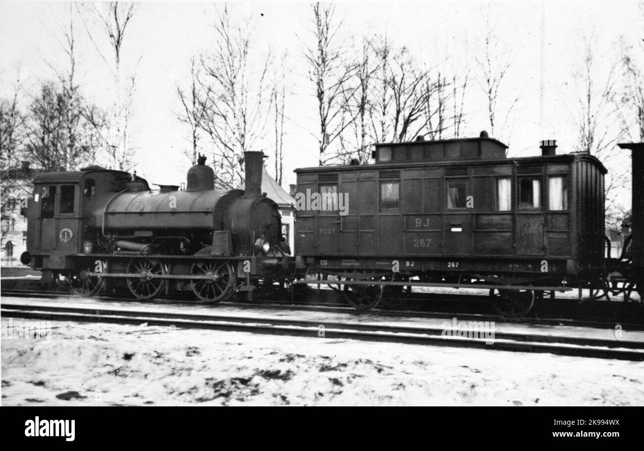 (Bergslagerna's Railway) BJ U 1 and carriage CD 267 Stock Photo - Alamy
