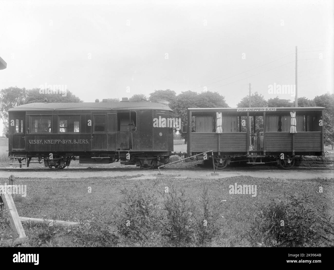 VVBJ steam car with a trailer. The wagon was manufactured in 1911 by ...