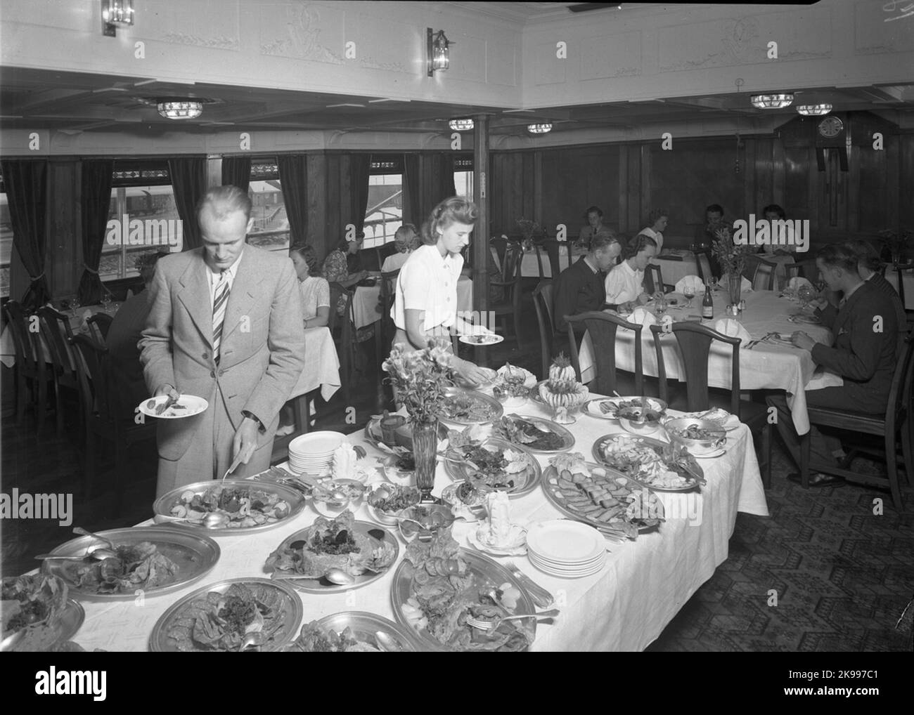 Luxury first class dining hi-res stock photography and images - Alamy