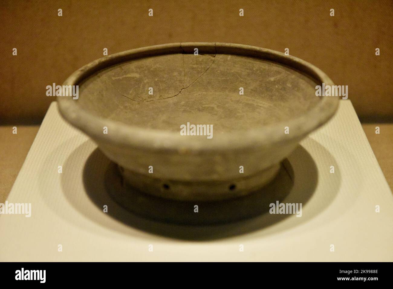 HANGZHOU, CHINA - SEPTEMBER 6, 2022 - £¨FILE£©Neolithic pottery ...
