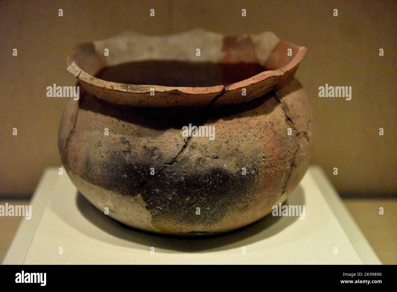 HANGZHOU, CHINA - SEPTEMBER 6, 2022 - £¨FILE£©Neolithic pottery ...