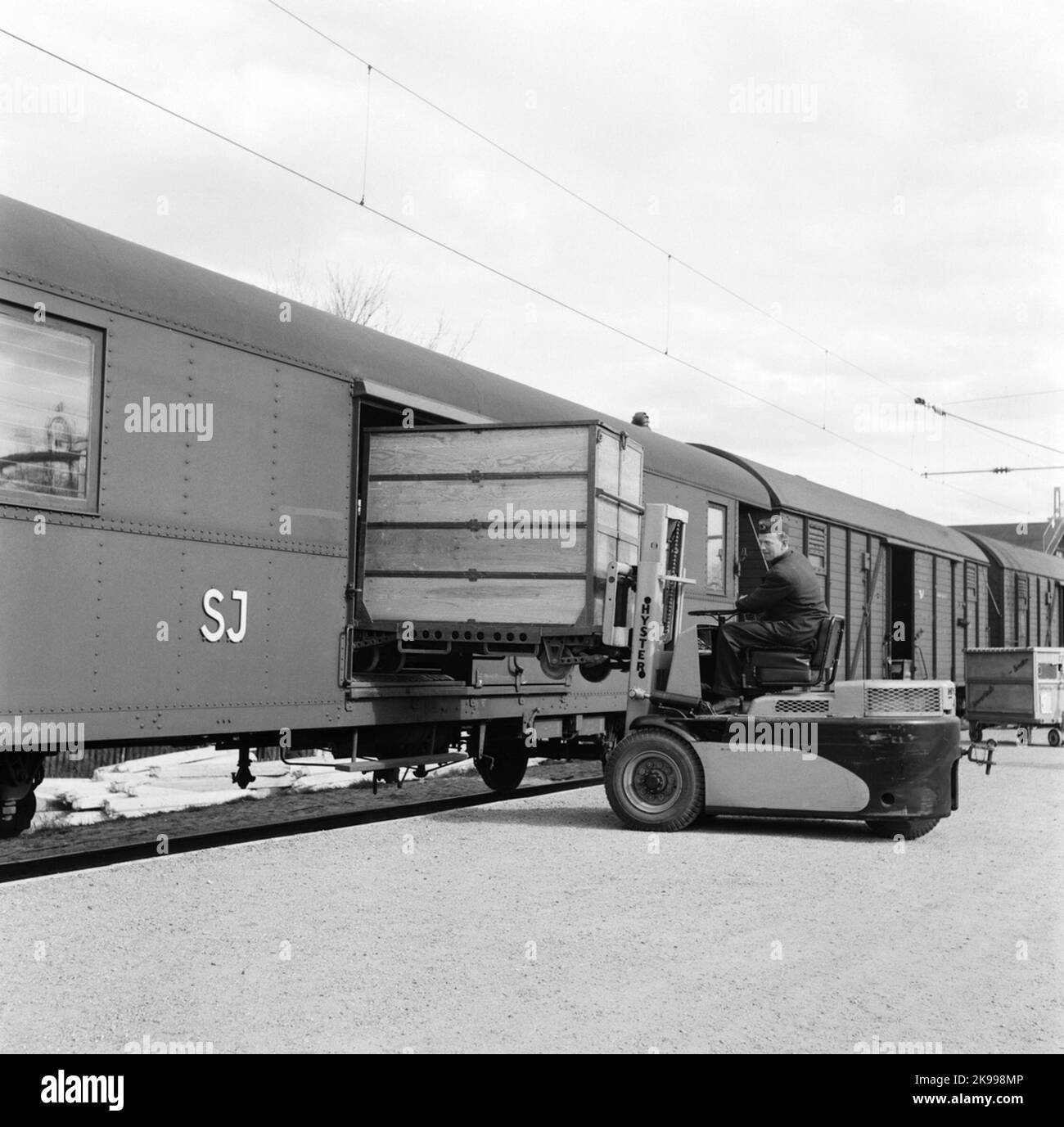 Small containers, type B.load and unloading of the container with ...