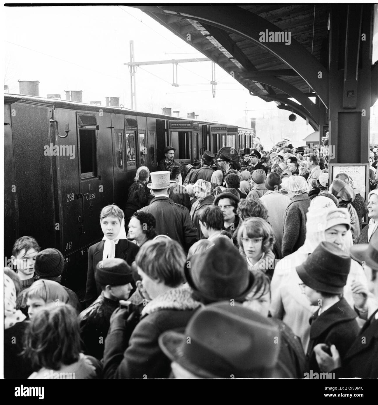 Historical train's journey from Stockholm to Gothenburg for the ...