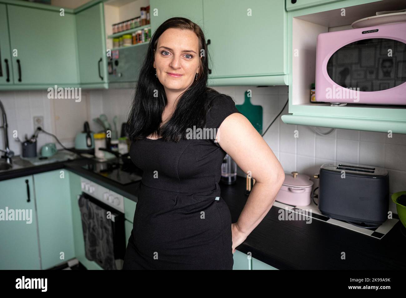 Berlin, Germany. 24th Oct, 2022. Jenny Kuschel stands in her kitchen in ...