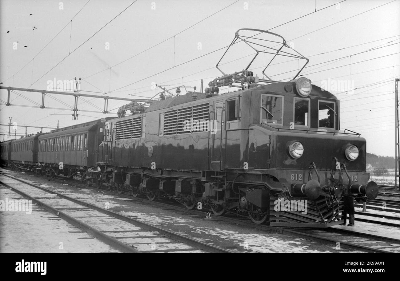 The State Railways, SJ M 612 1090. The Local Type with the shoulder ...