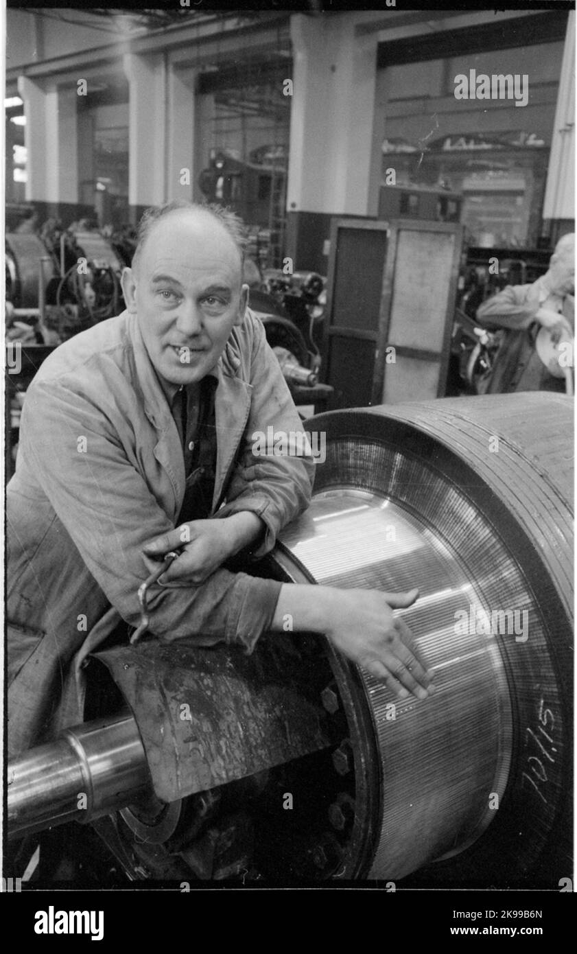 Workers on factory floor hi-res stock photography and images - Alamy