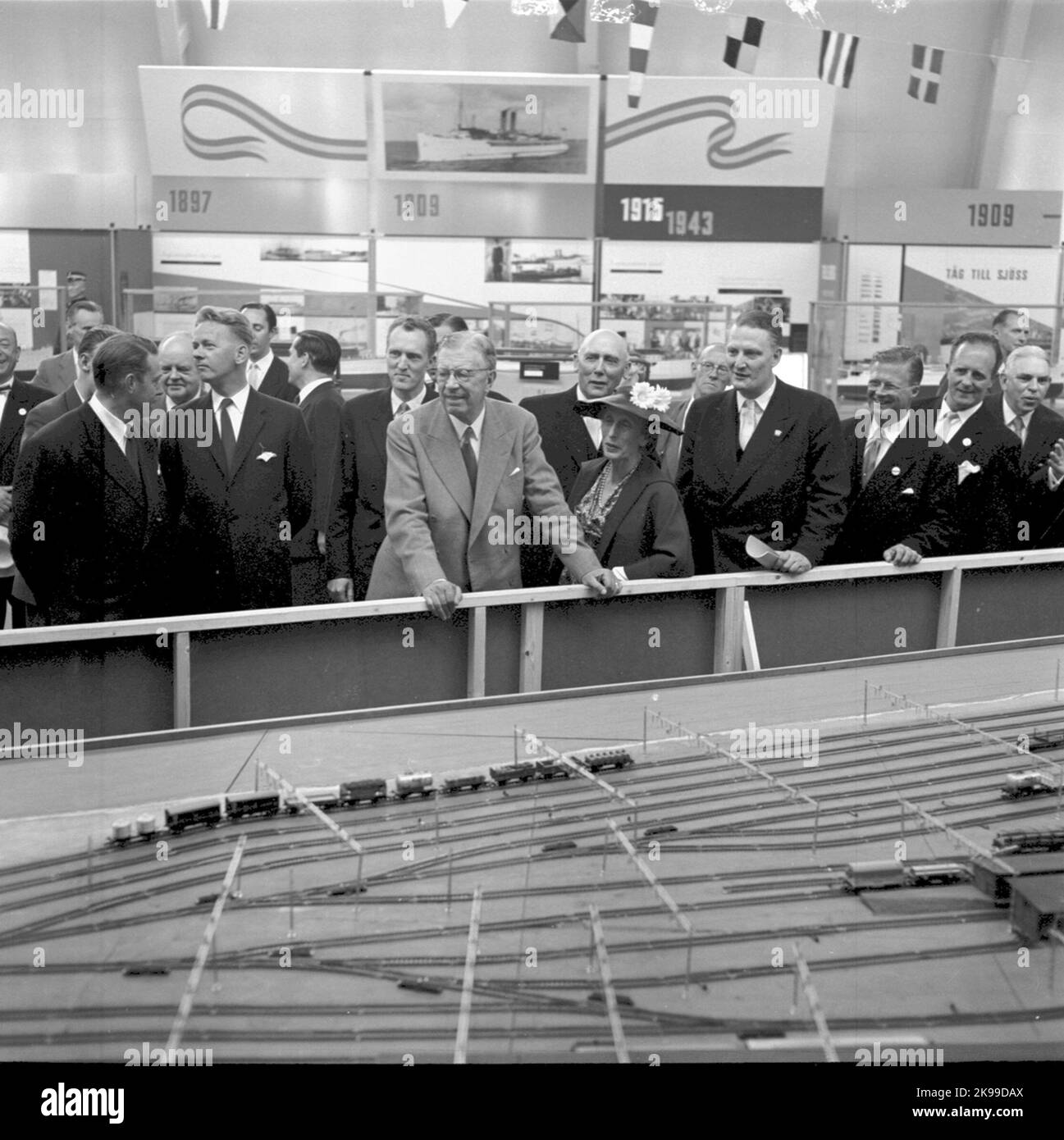 The royal couple visits M/S Trelleborg's exhibition king Gustav VI ...