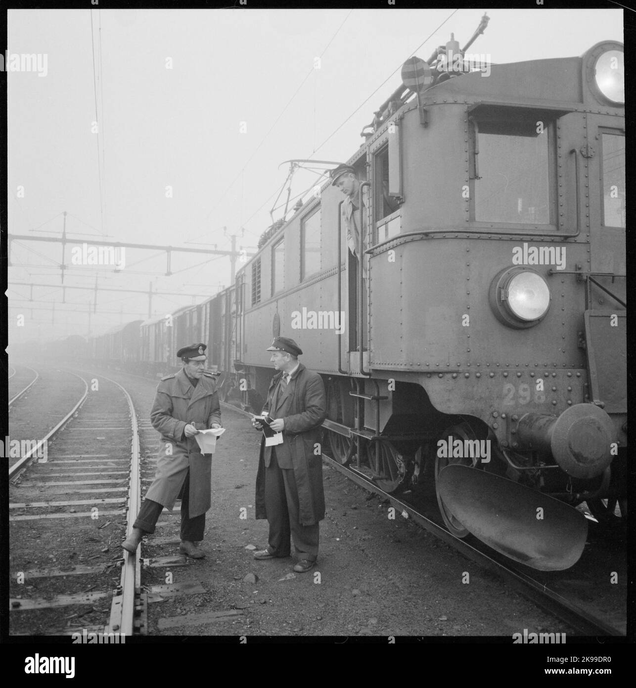 Steam locomotive maintenance crew hi-res stock photography and images ...