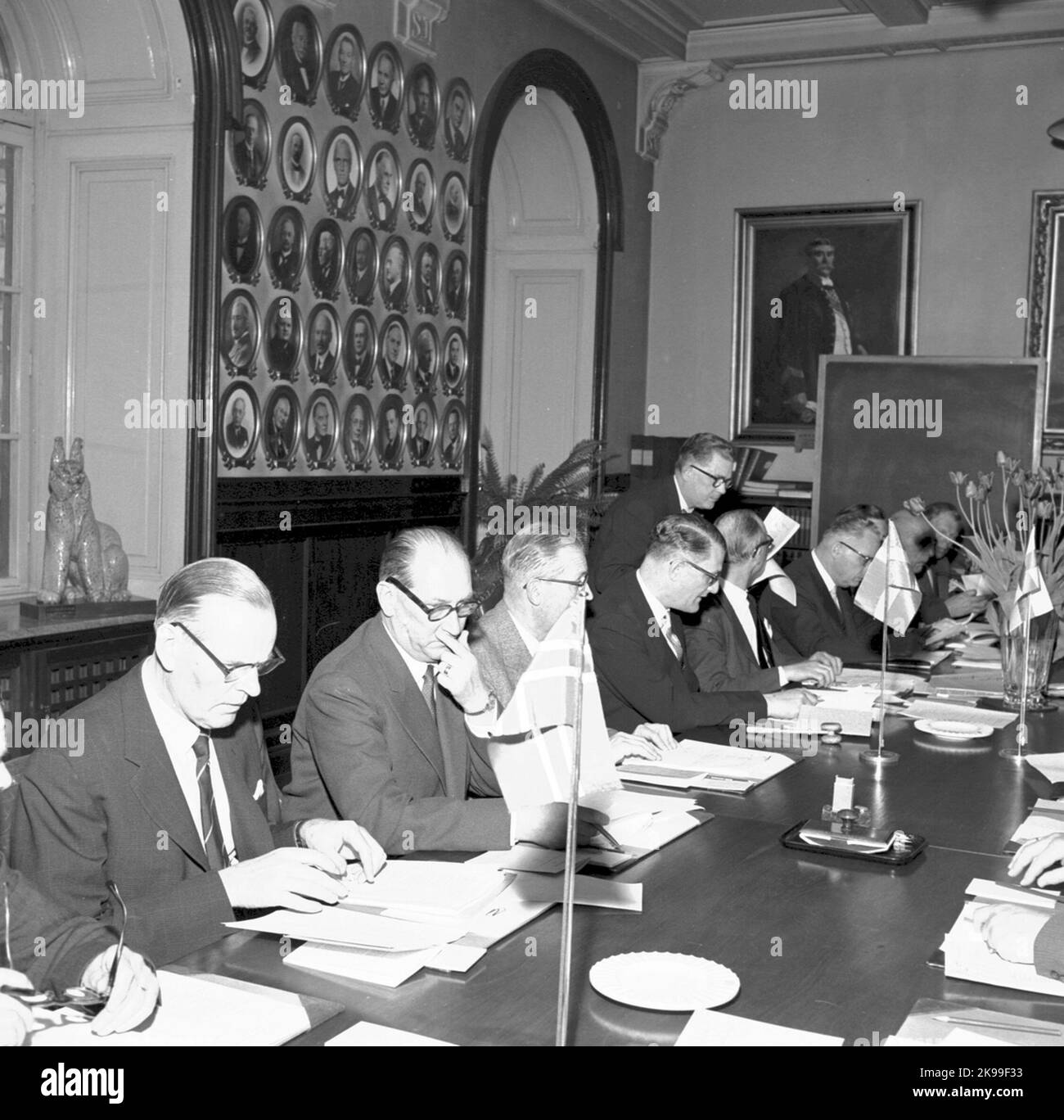 Plenary Black and White Stock Photos & Images - Alamy