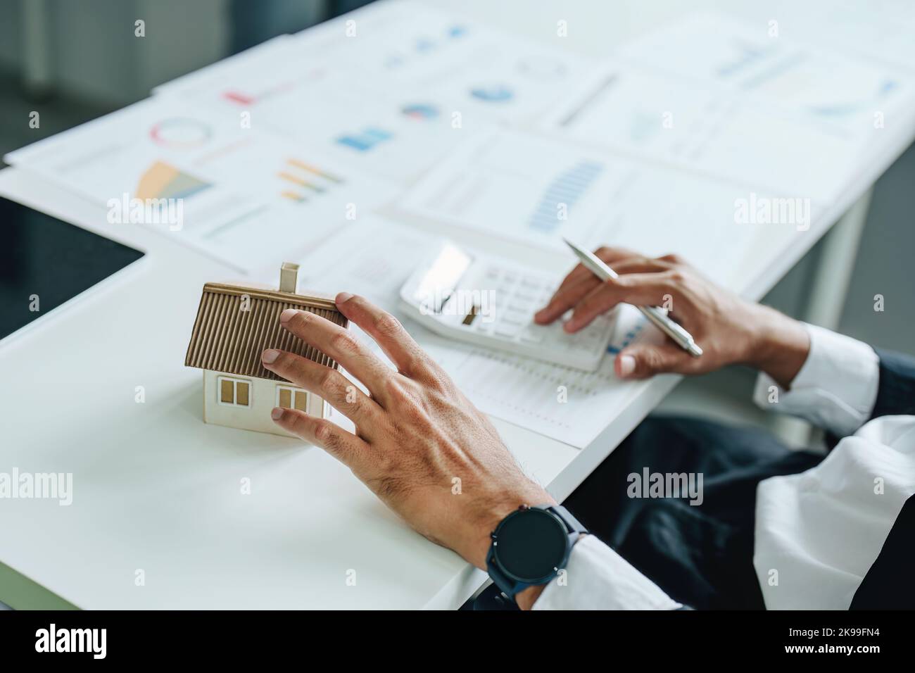 Bank staff hi-res stock photography and images - Alamy