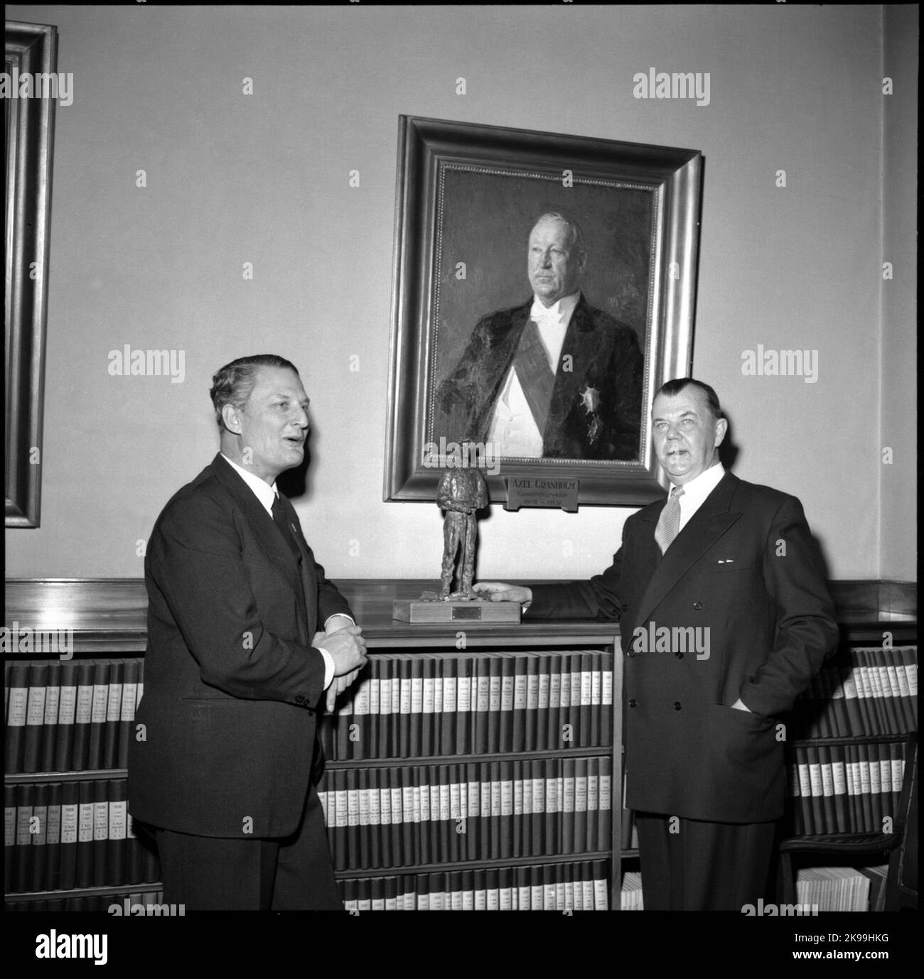 Jernbane Director Leif Tveten in the handing over of Norwegian city ...
