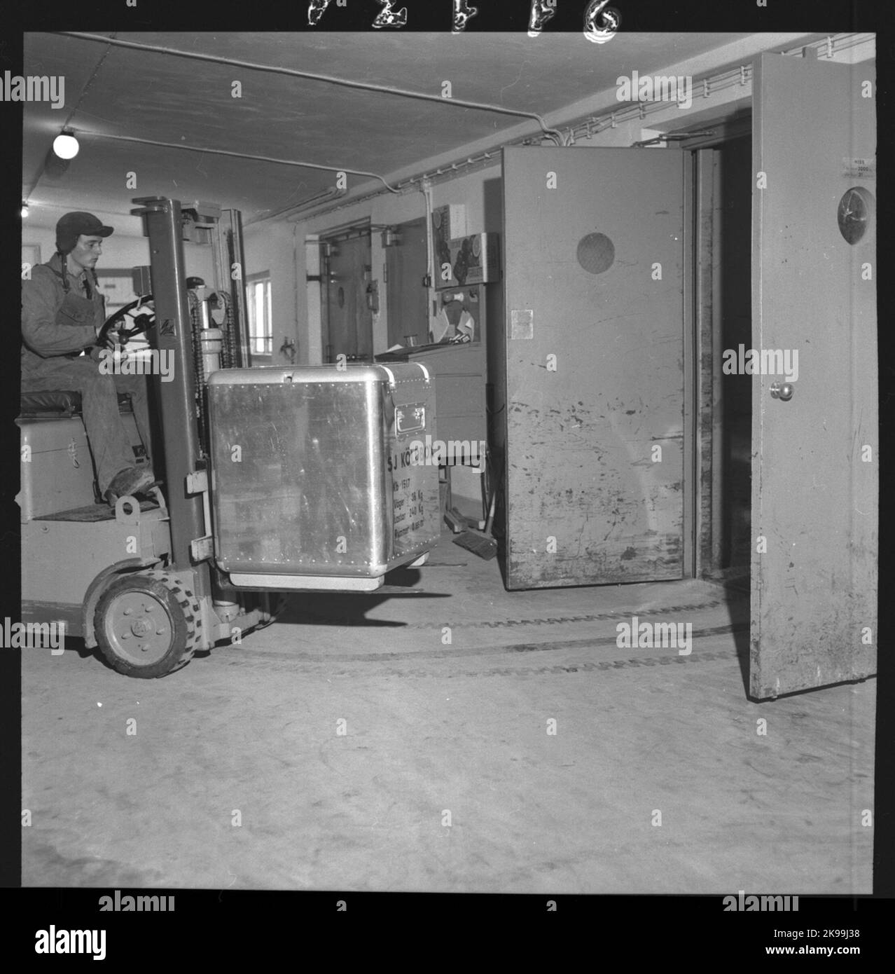 Frozen goods hi-res stock photography and images - Alamy