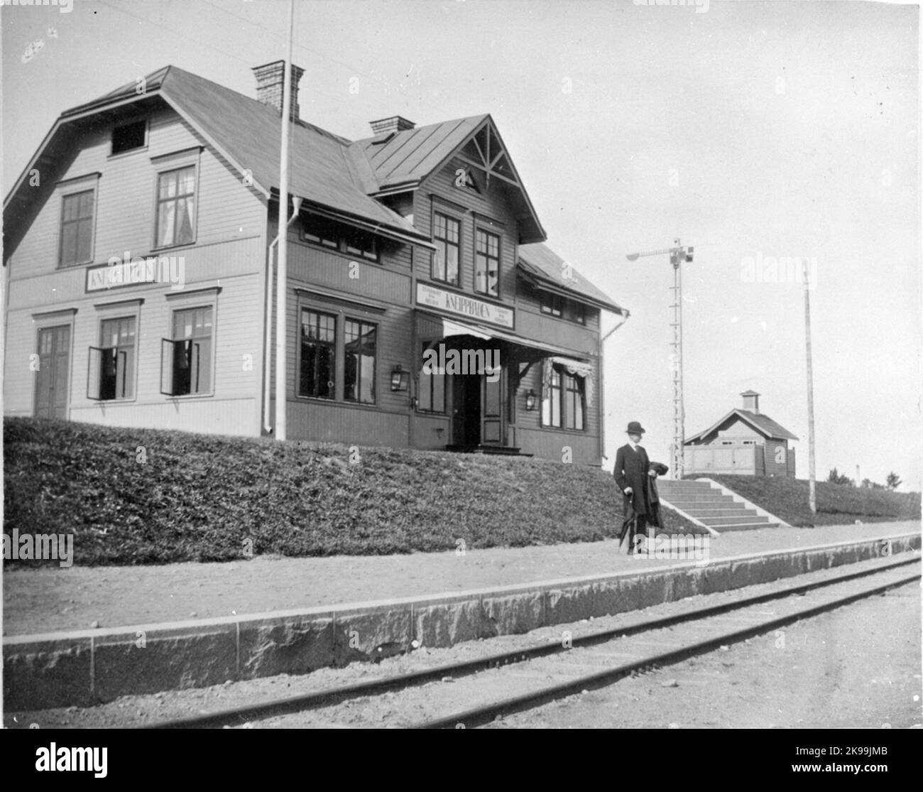 Train stands railway platform hi-res stock photography and images - Alamy