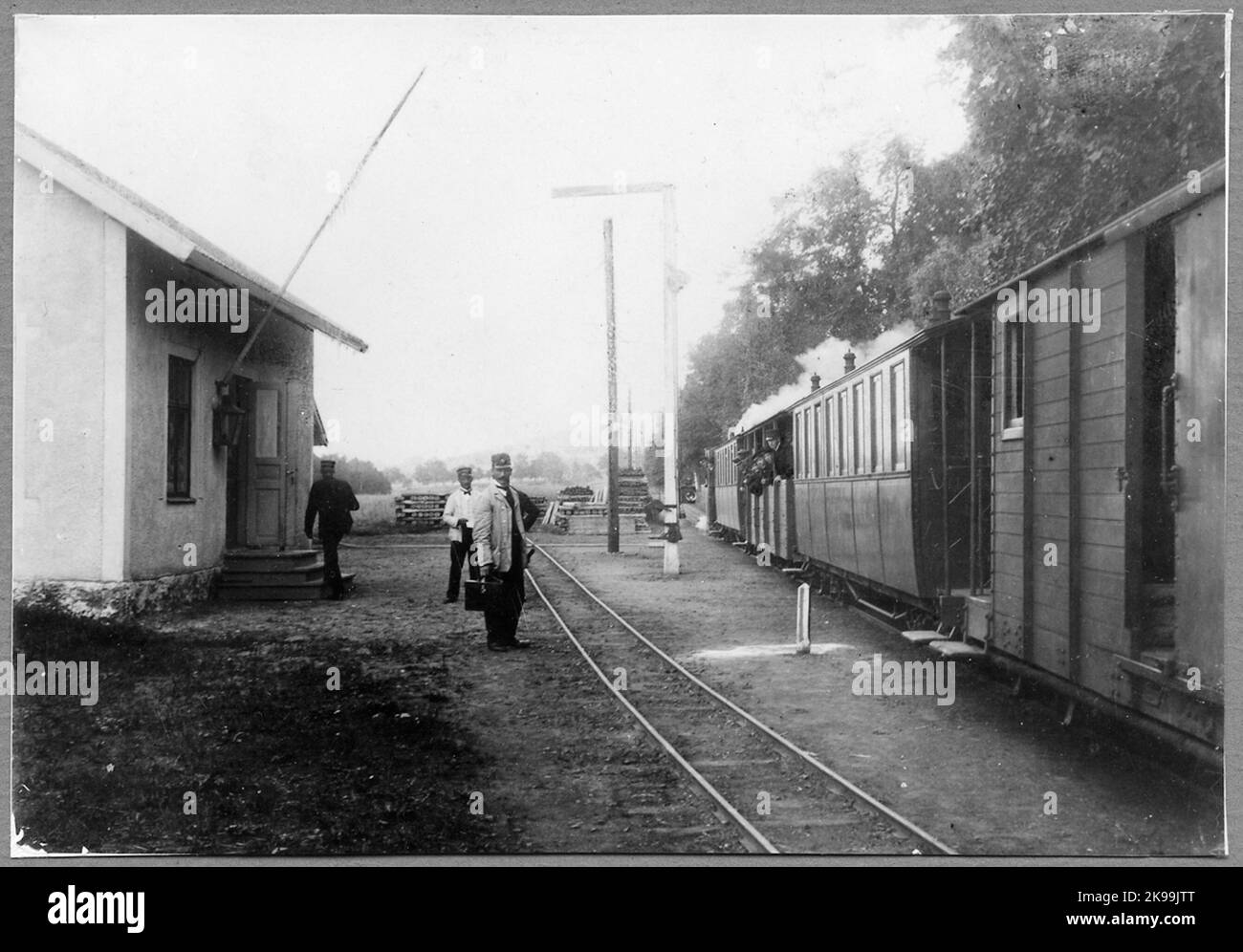 Jönköping-Gripenberg Railway, JGJ. Passenger train at Drättinge railway ...