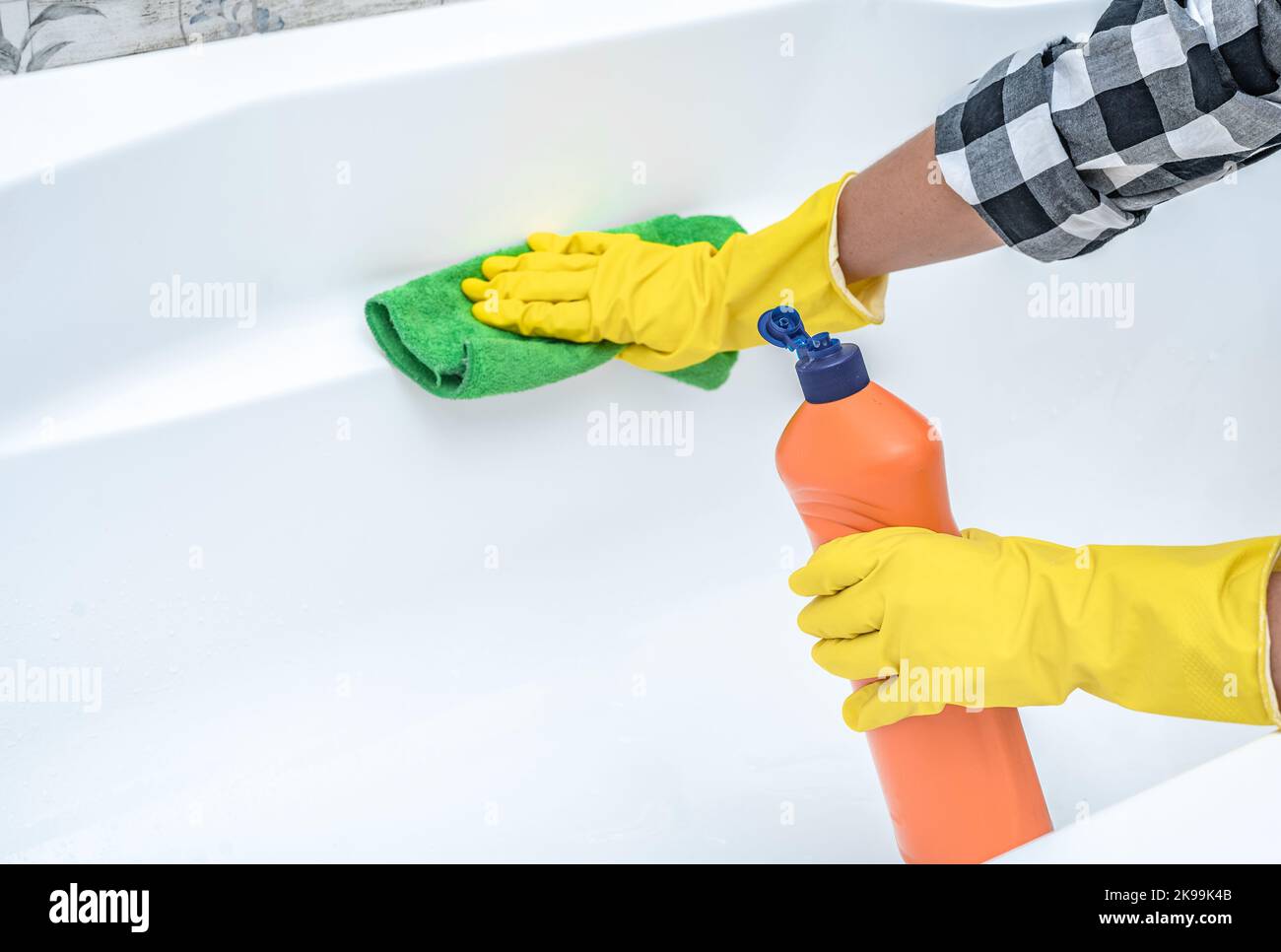 Close up hand with detergent cleaning bath. Cleaning service. croped ...