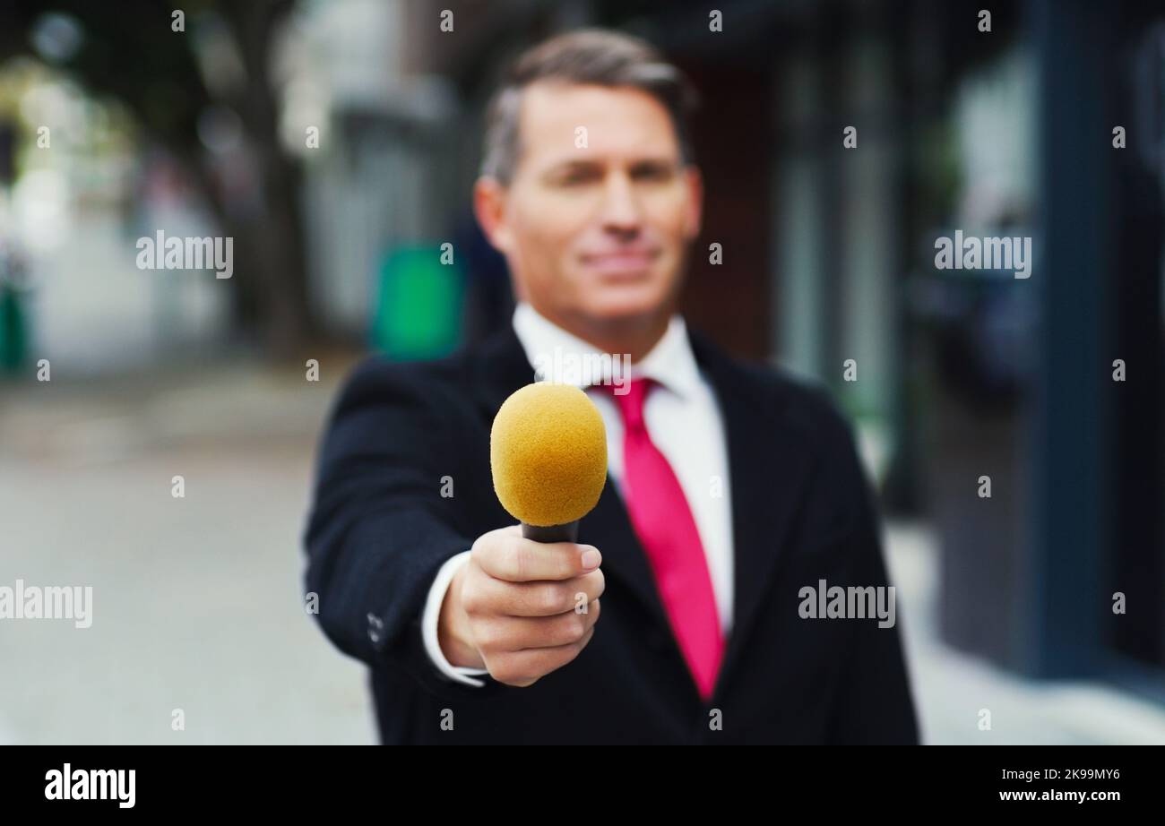 Man holding microphone hi-res stock photography and images - Alamy