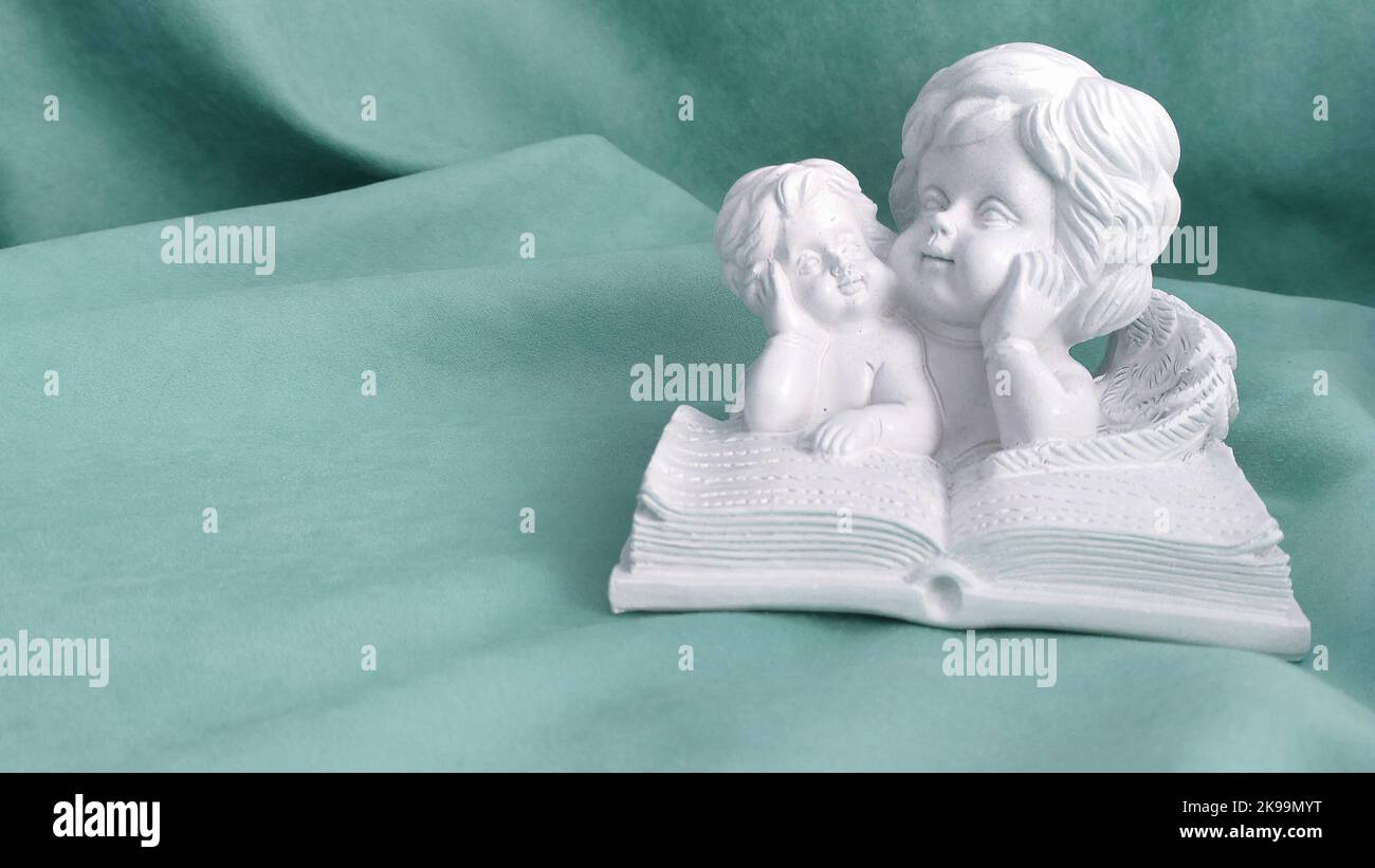 Statue reading book sitting on hi-res stock photography and images - Alamy