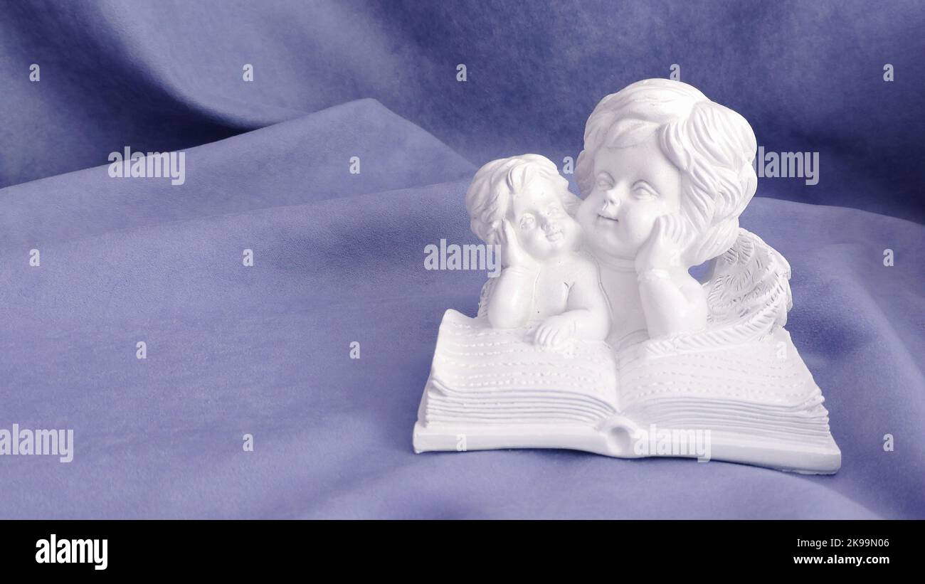 Statue reading book sitting on hi-res stock photography and images - Alamy