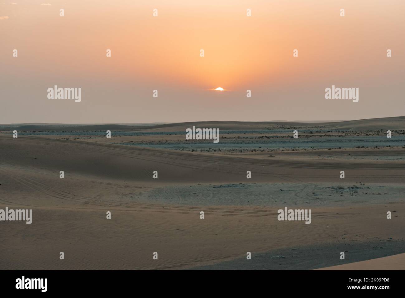 Desert dune qatar sunset hi-res stock photography and images - Alamy