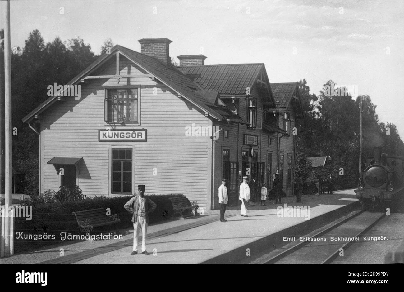 Kungsörs Railway Station. Emil Eriksson's bookstore, Kungsör Stock ...