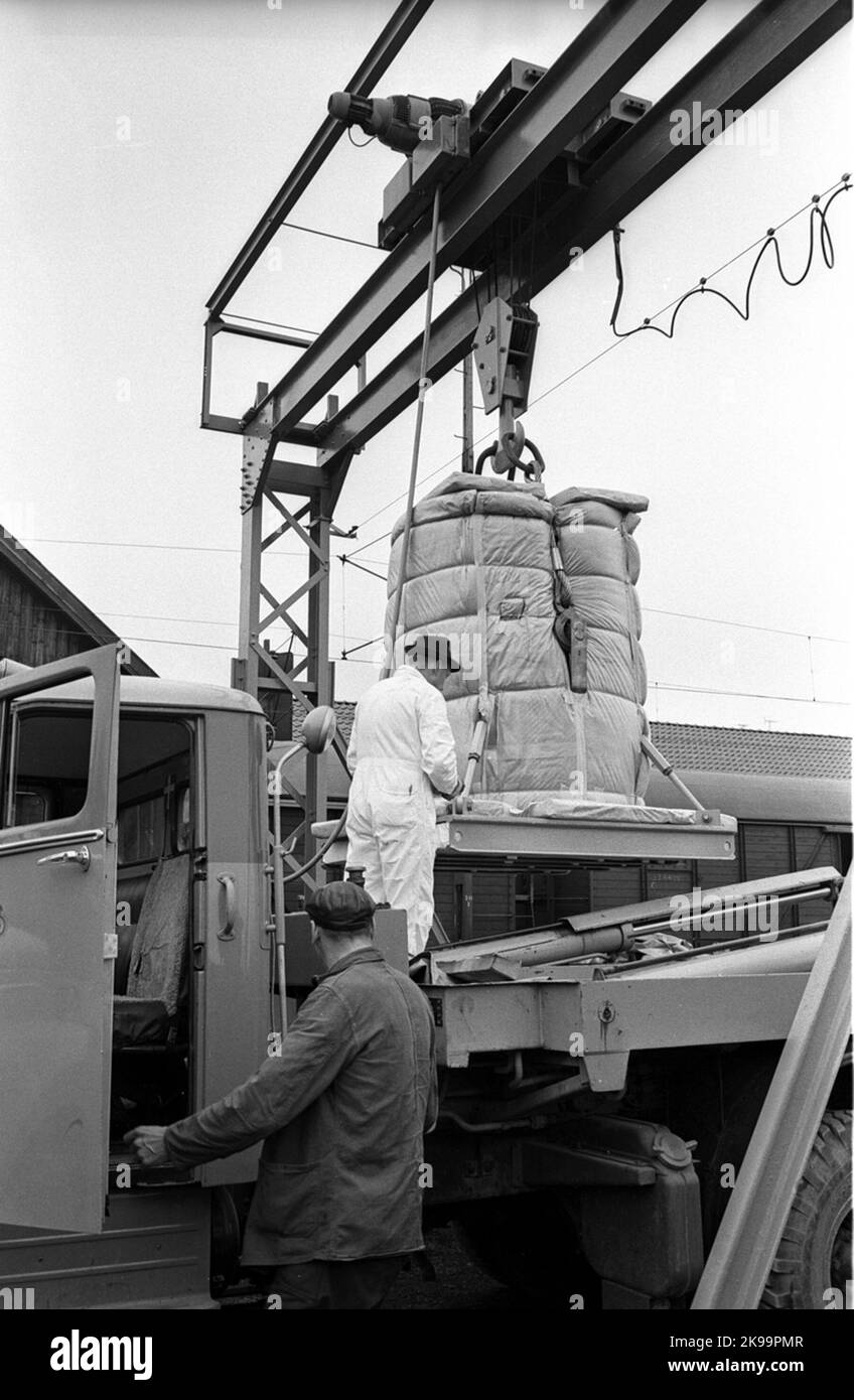 Transport of uranium containers Stock Photo - Alamy