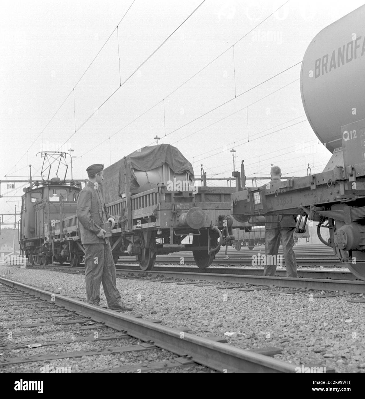 Locomotive driver with radio locomotive, driverless locomotive and ...