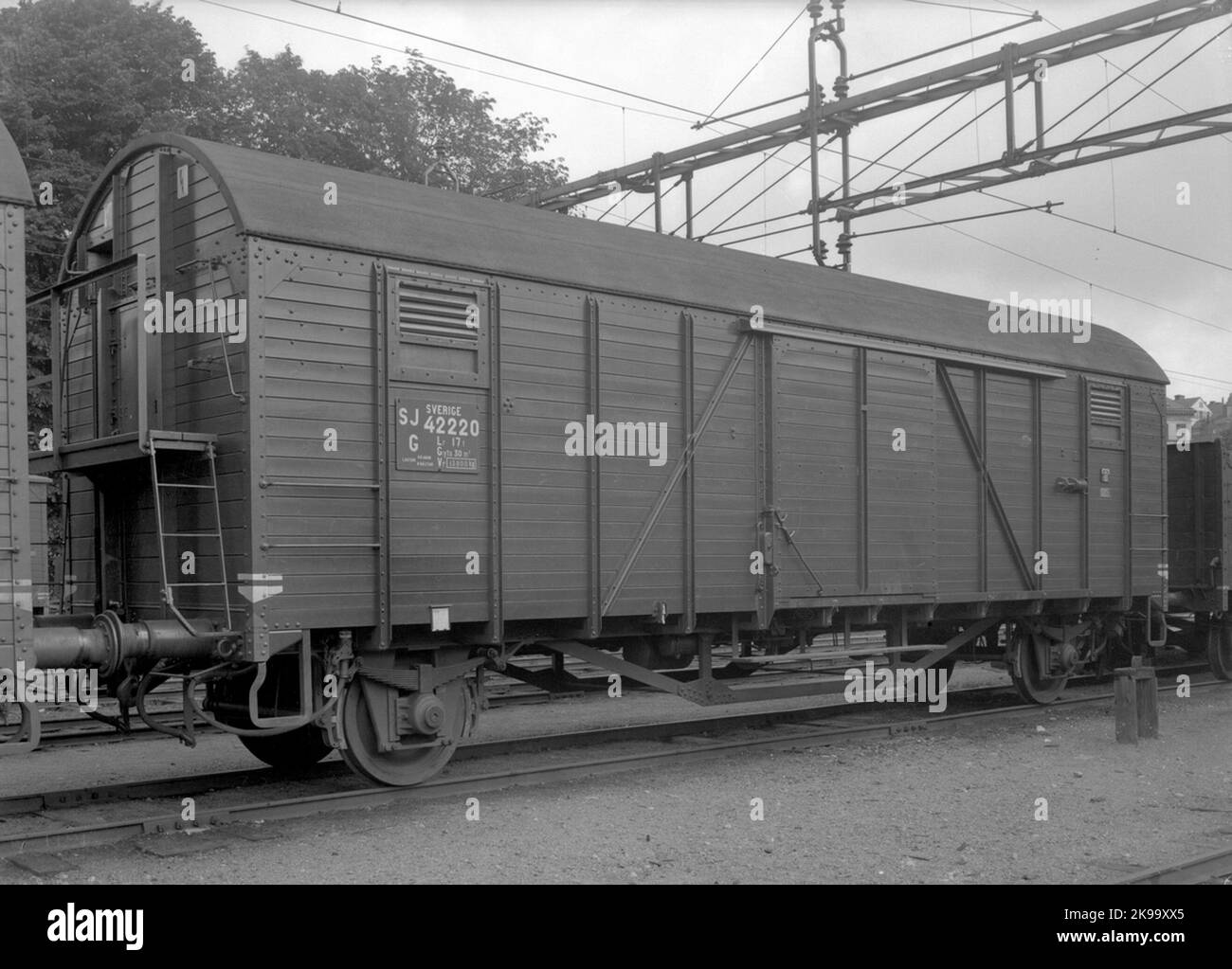 The State Railways, SJ G 42220 screw brake and high platform Stock ...
