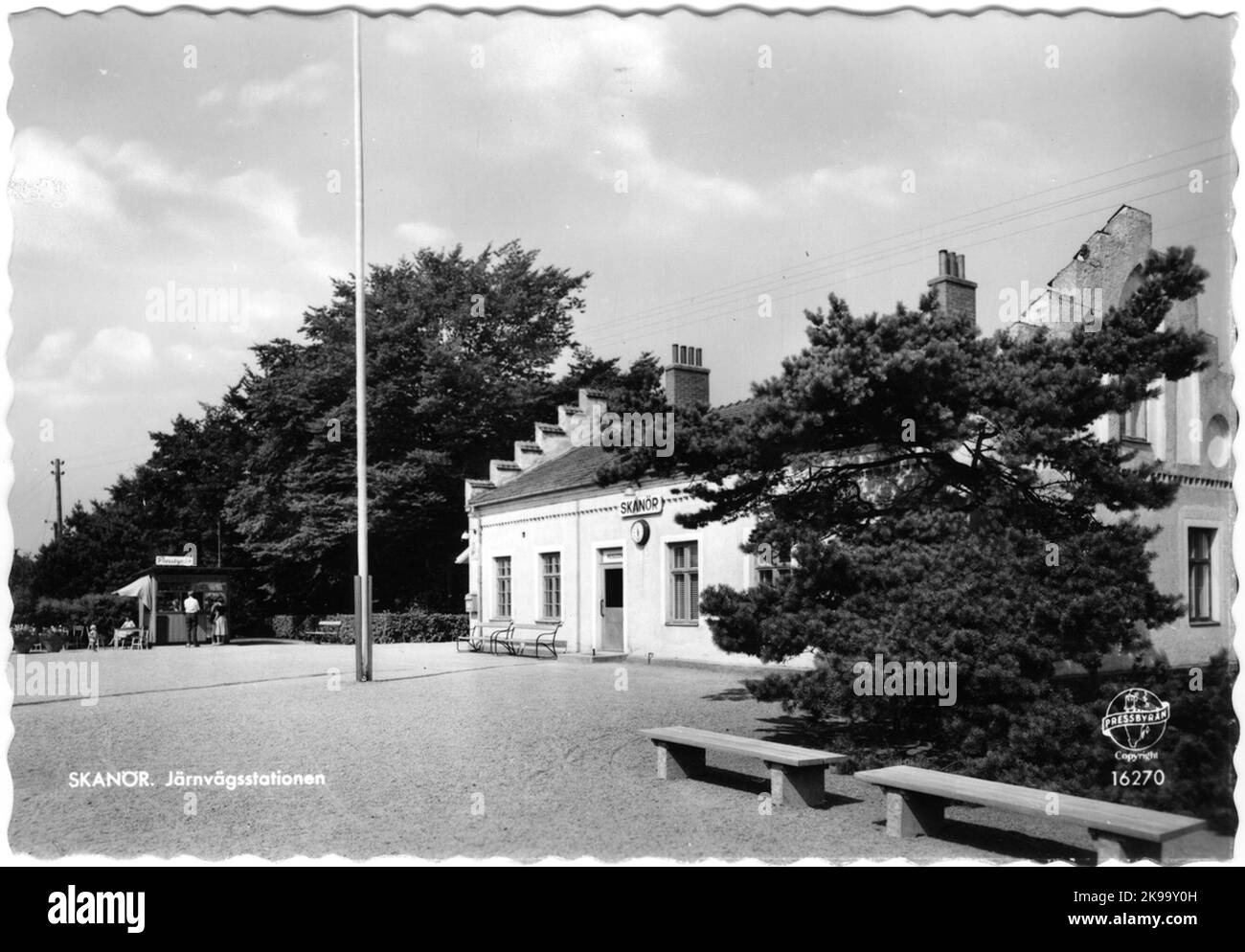 Rail line with path Cut Out Stock Images & Pictures - Alamy