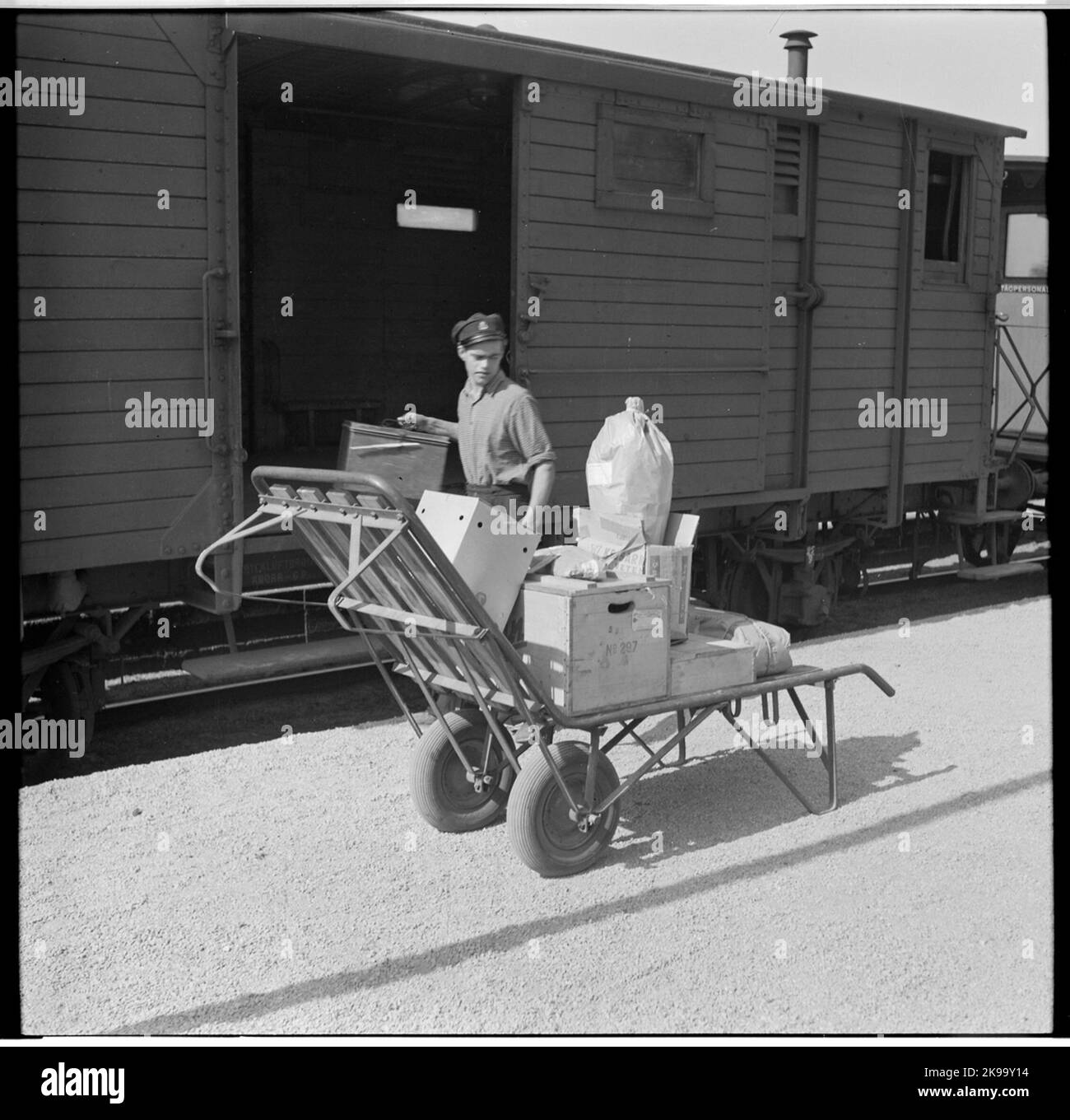 Luggage van hi-res stock photography and images - Alamy