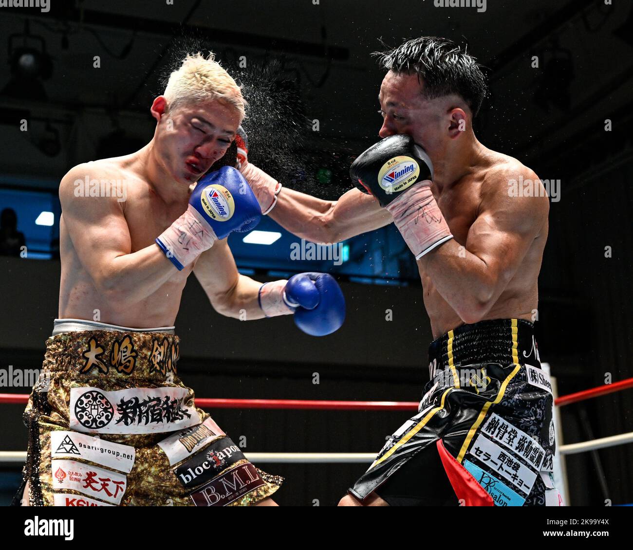 Tokyo, Japan. 20th Oct, 2022. Seiya Tsutsumi (black gloves) and Kenshin ...