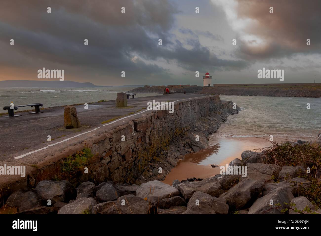 Burry port harbour lighthouse hi-res stock photography and images - Alamy