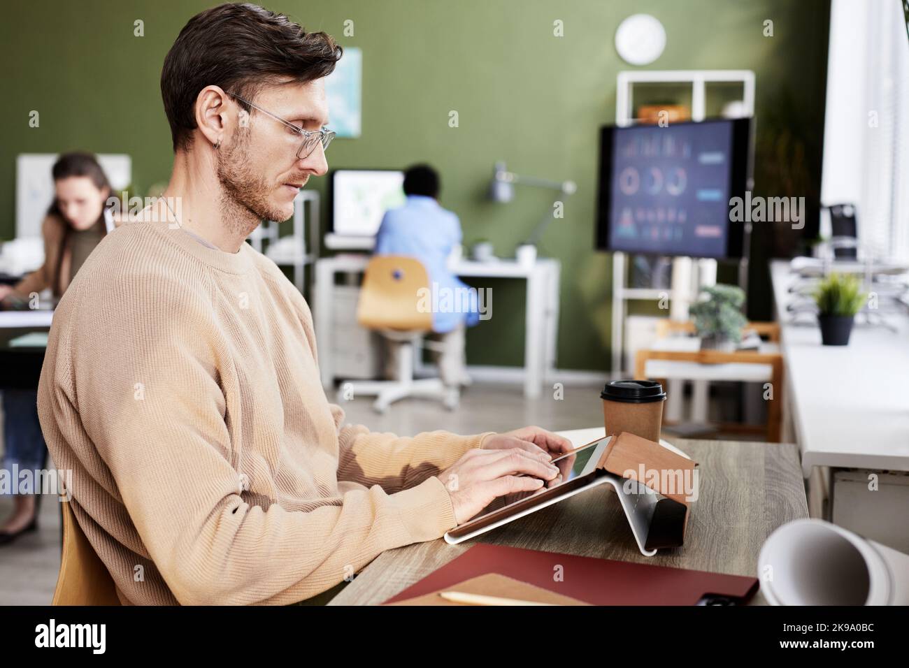 Digital typing hi-res stock photography and images - Alamy