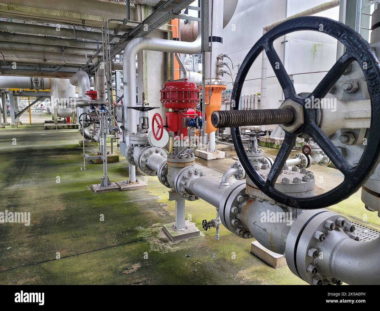 Pipe control valve industry hi-res stock photography and images - Alamy