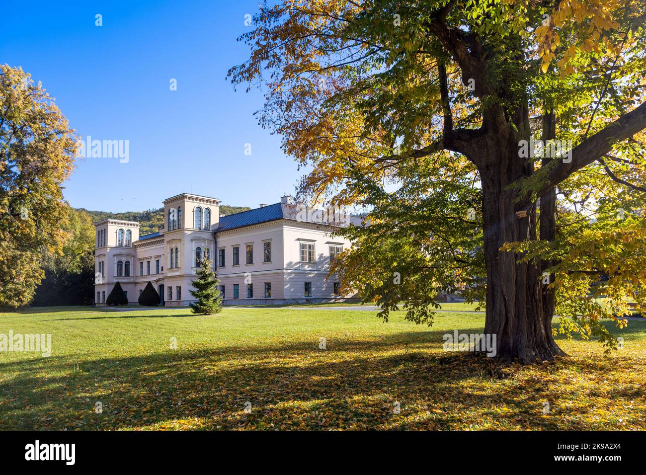 Empírový zámak a park, Čechy pod Kosířem, Morava, Česká republika ...