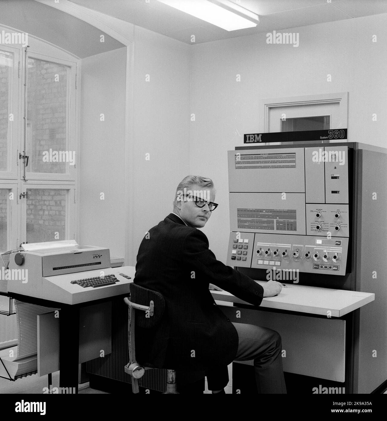 Telecommunications facility hi-res stock photography and images - Alamy