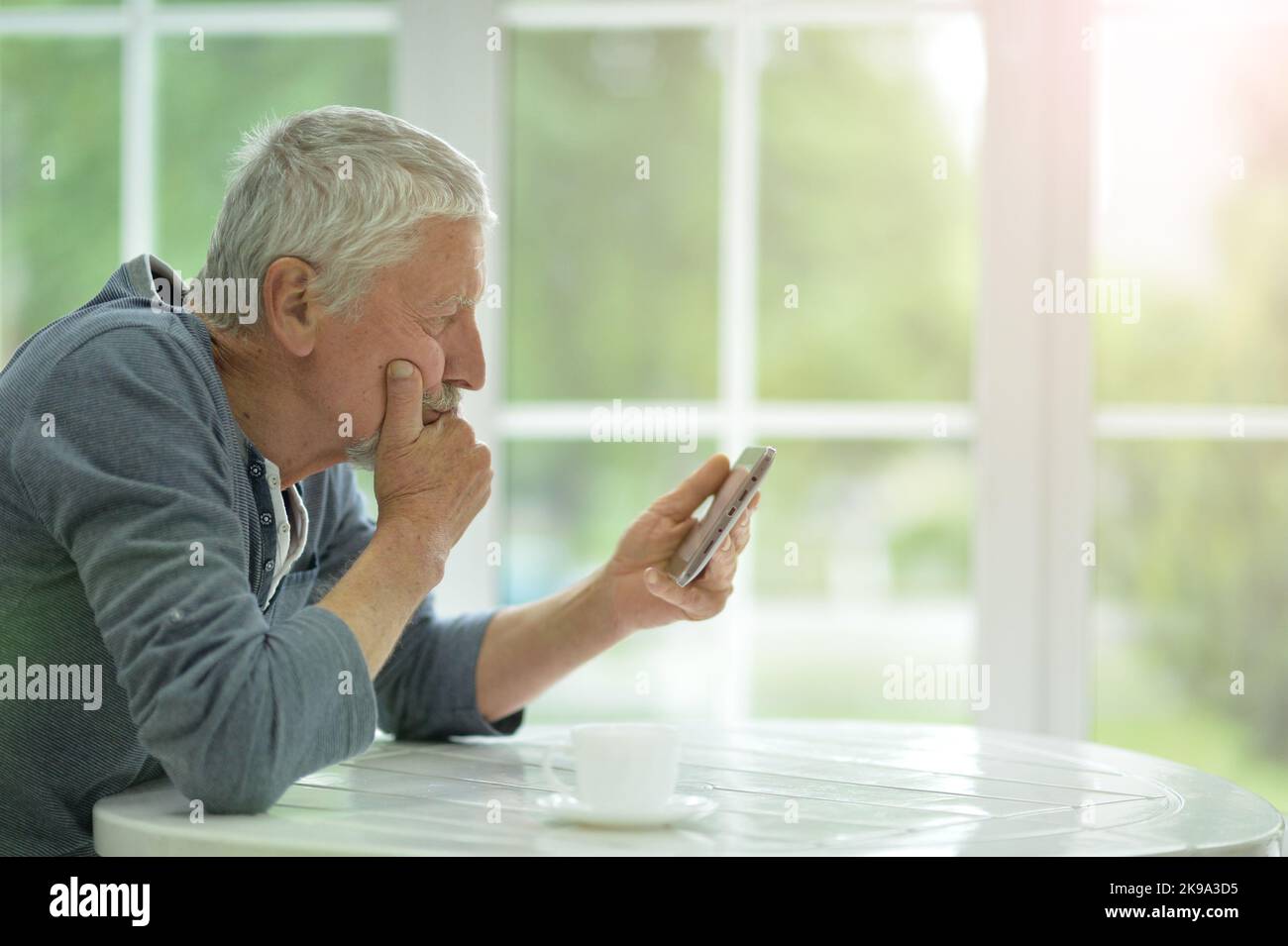 Sad depressed old man elderly hi-res stock photography and images - Alamy