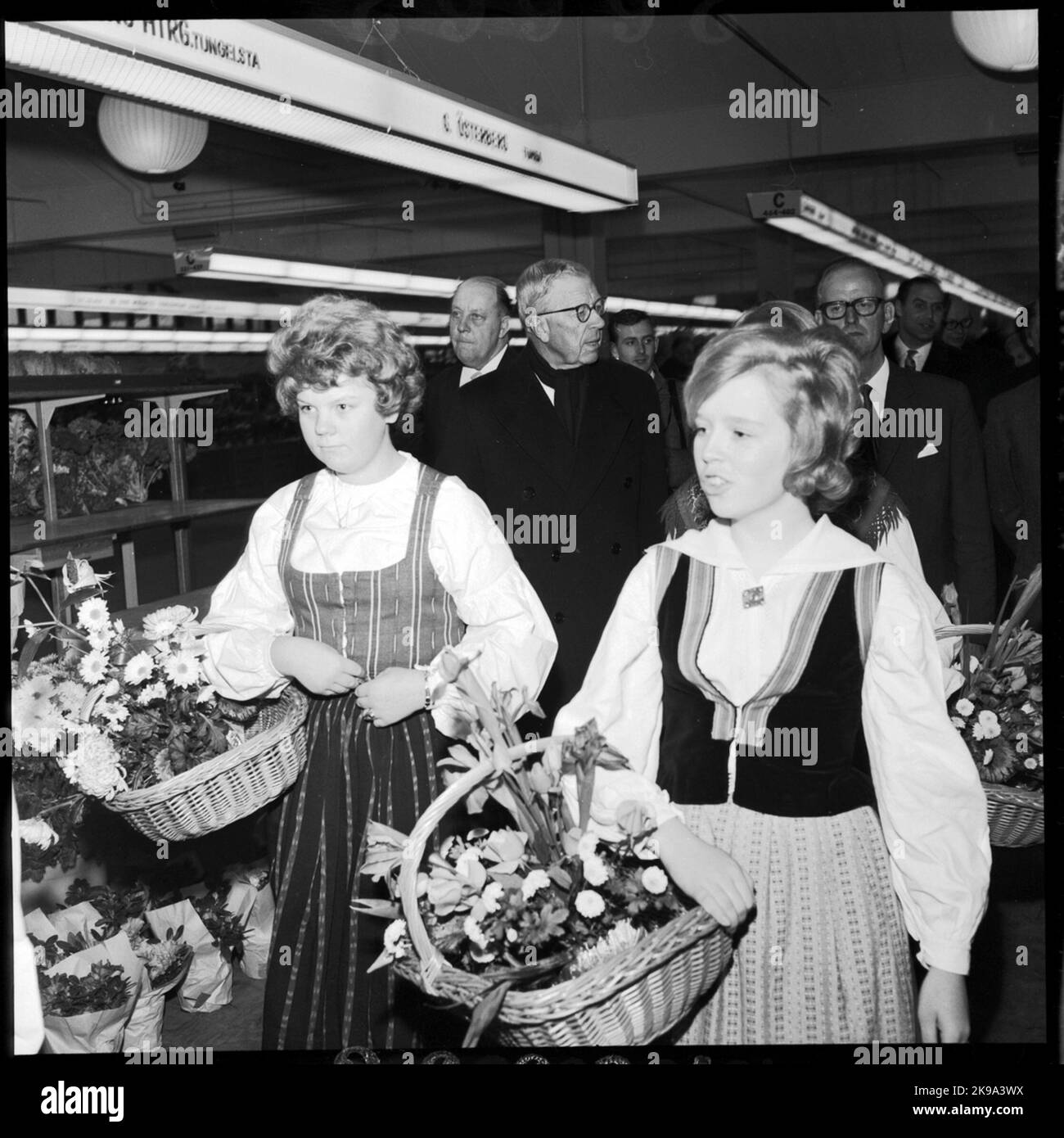 Inauguration of Årsta wholesale. King Gustav VI Adolf, 2nd from right ...