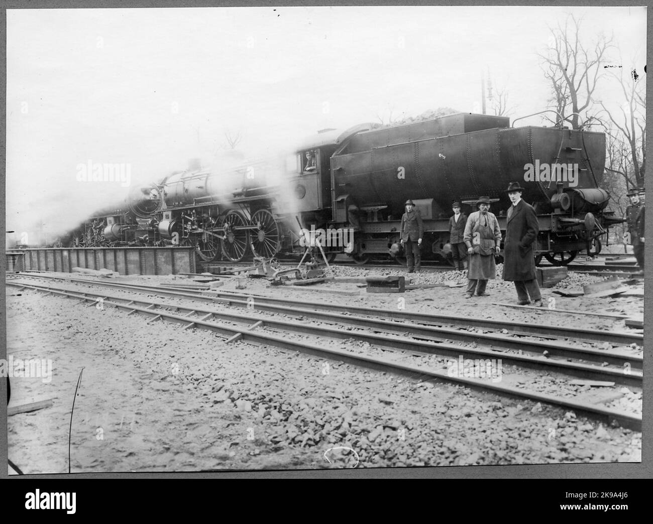 The State Railways, SJ F, SJ F 1201 tests the bridge on the line ...