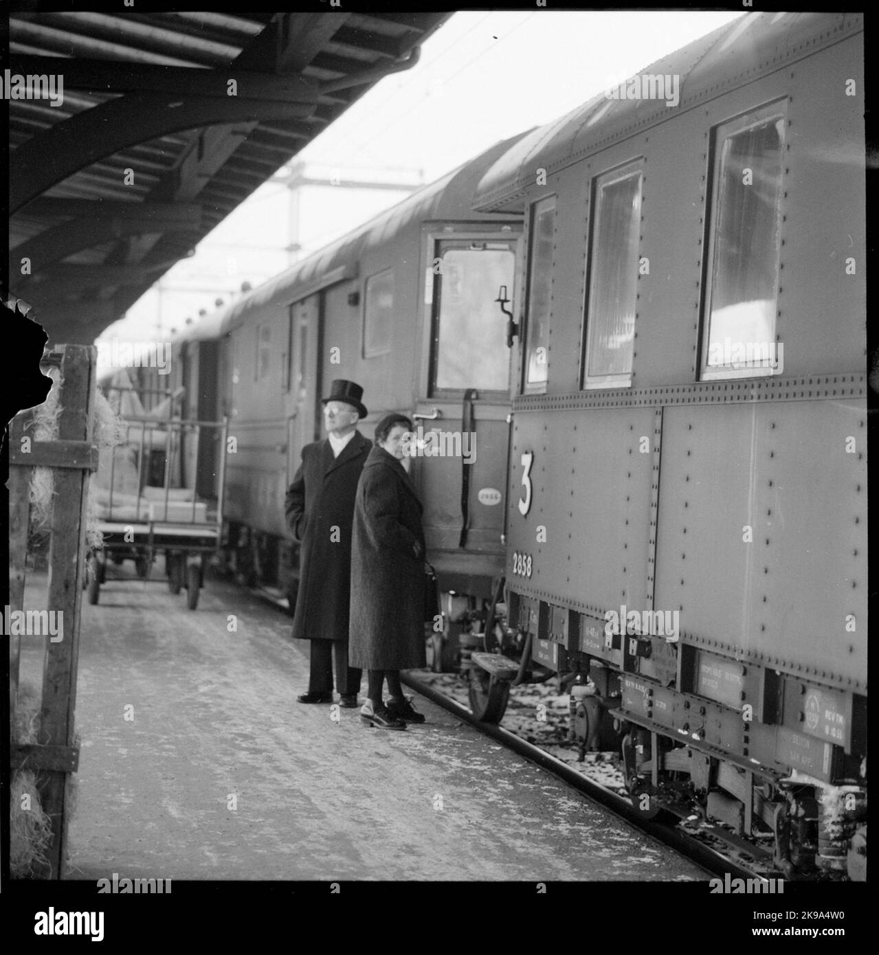 Travelers on the platform Black and White Stock Photos & Images - Alamy