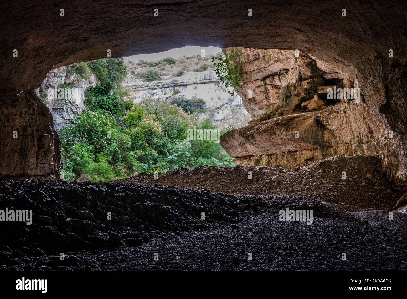 Languedoc france cave hi-res stock photography and images - Alamy