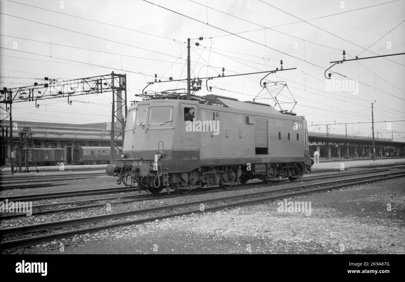 Italian State Railway, FS E 424 118 Stock Photo - Alamy