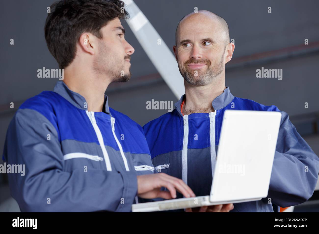 teacher with students in apprenticeship Stock Photo - Alamy