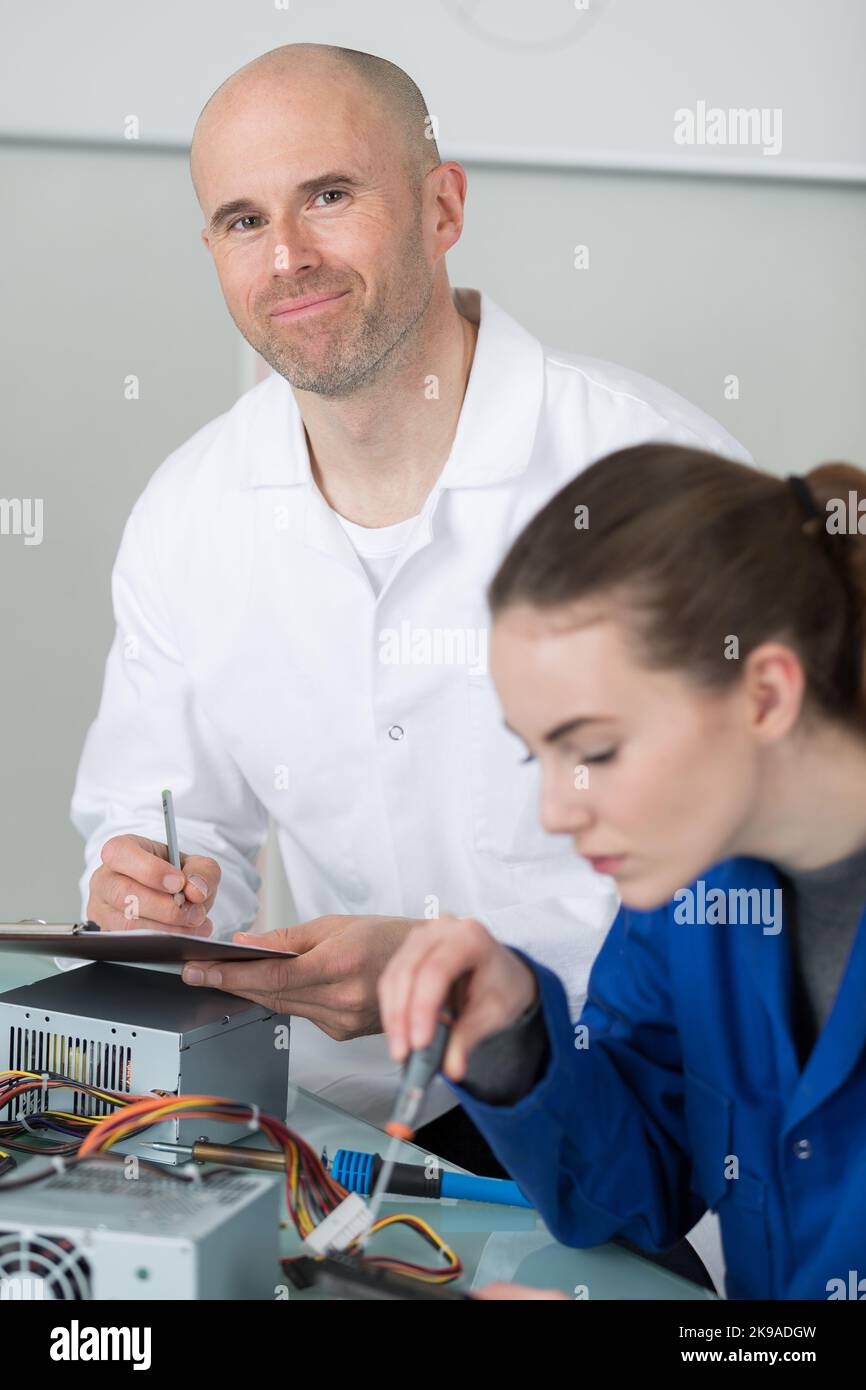 Girl in tech class hi-res stock photography and images - Alamy