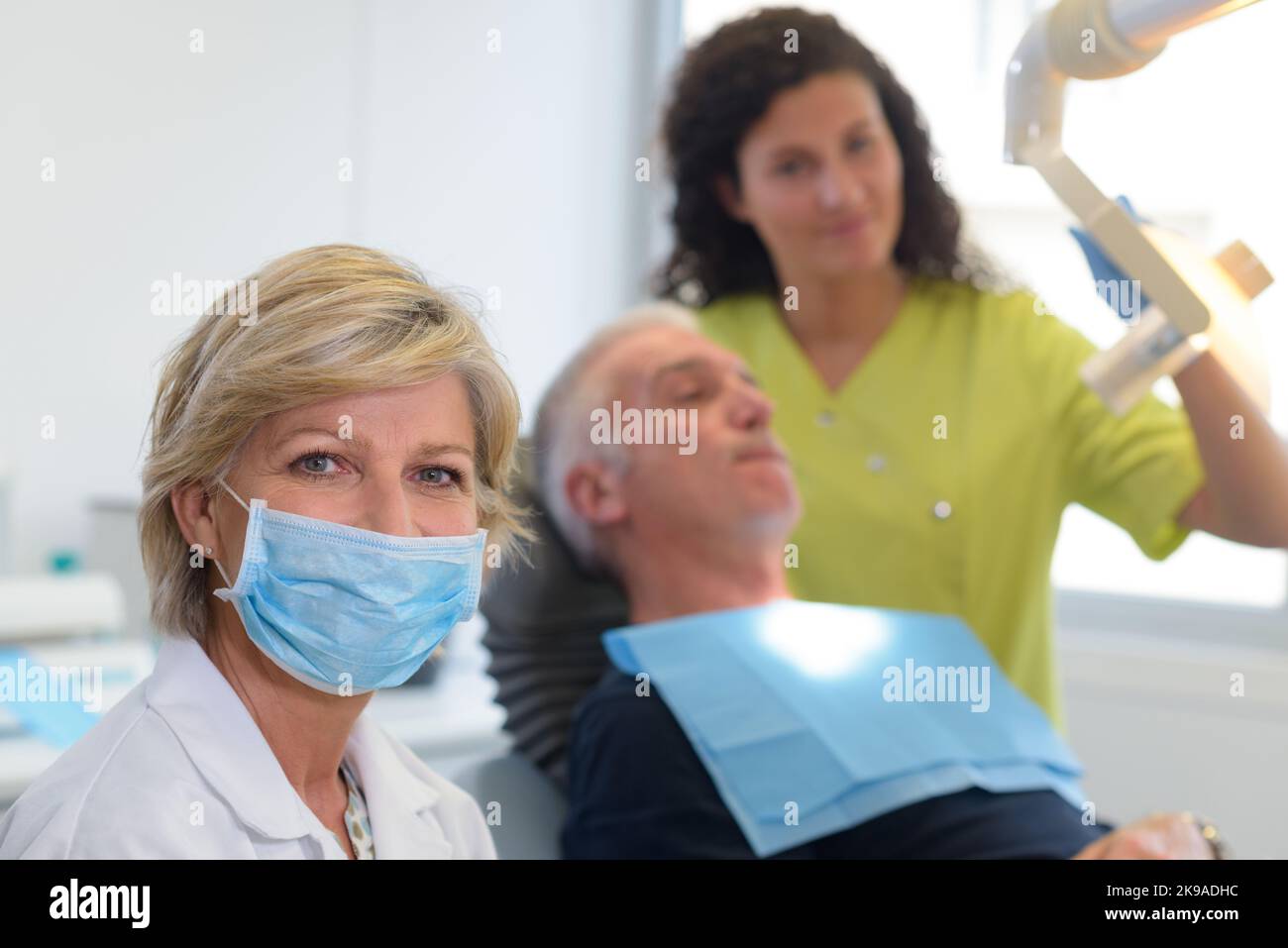 Dentist adjusting light hi-res stock photography and images - Alamy