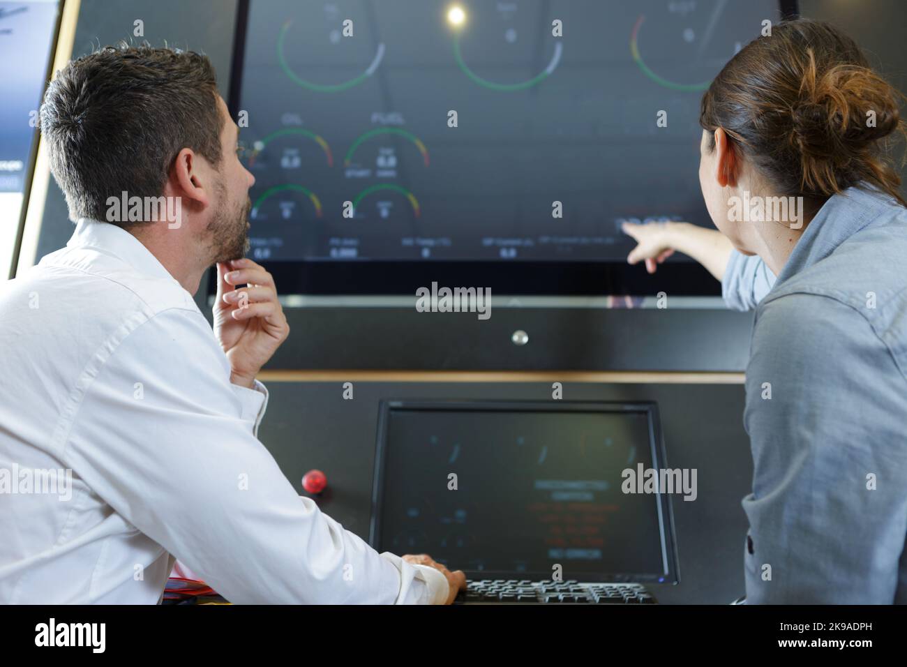 Skydiving lesson hi-res stock photography and images - Alamy