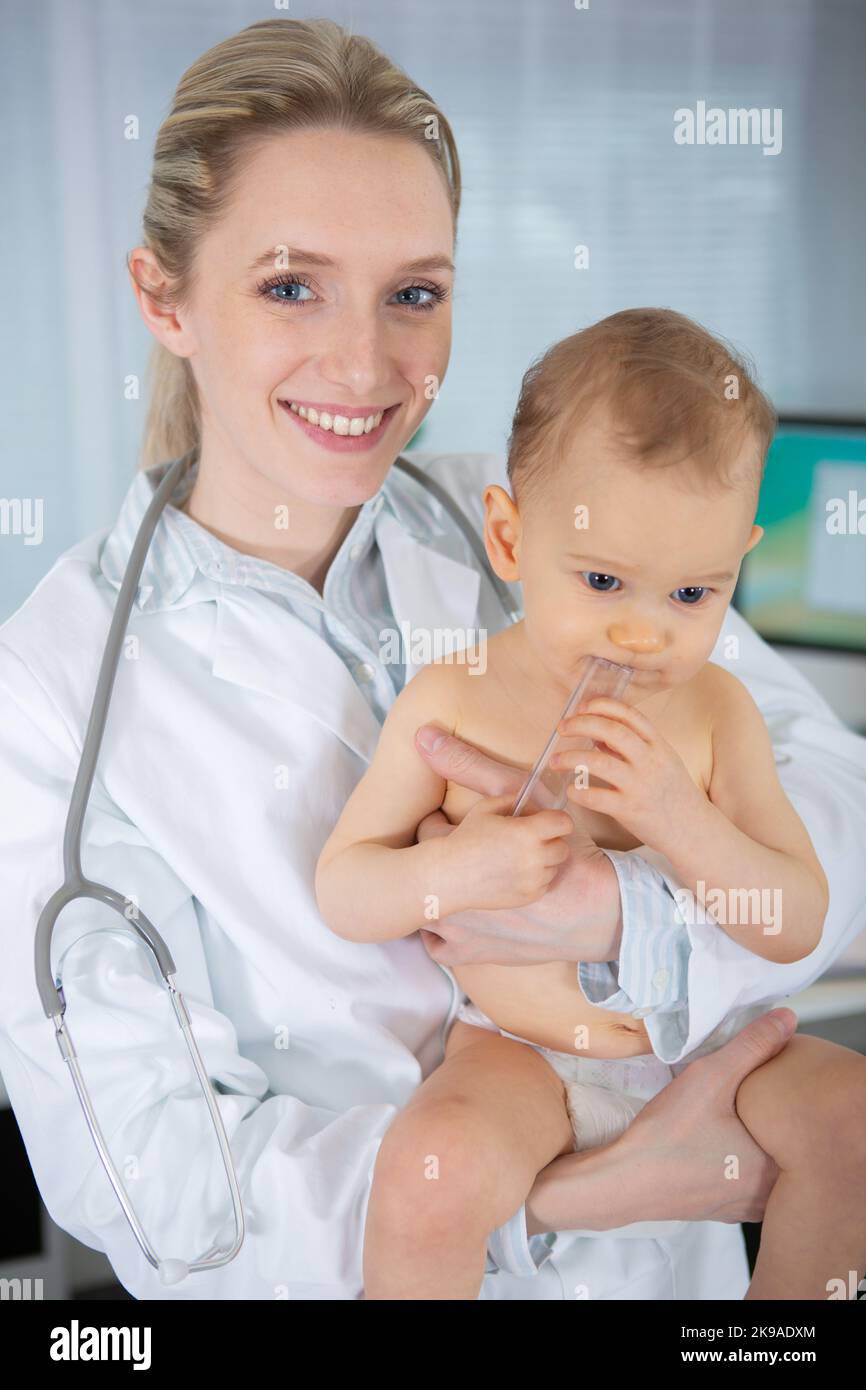 Happy pediatrician hi-res stock photography and images - Alamy